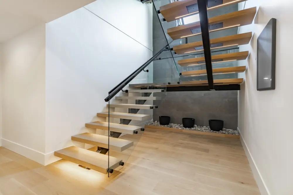 Open Riser Staircase vs Closed Riser Stairs - Smart Steels